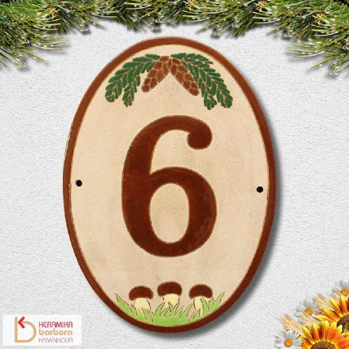 Keramické domovní číslo popisné orientační na fasádu zeď se šiškami a ...
